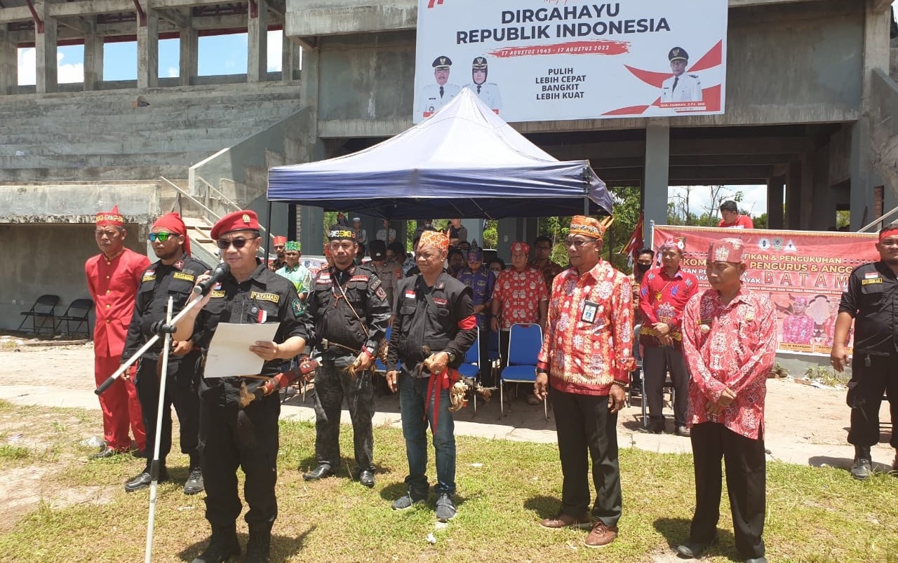 Yulhaidir Lantik Pengurus BATAMAD Kecamatan Hanau dan Danau Seluluk ...